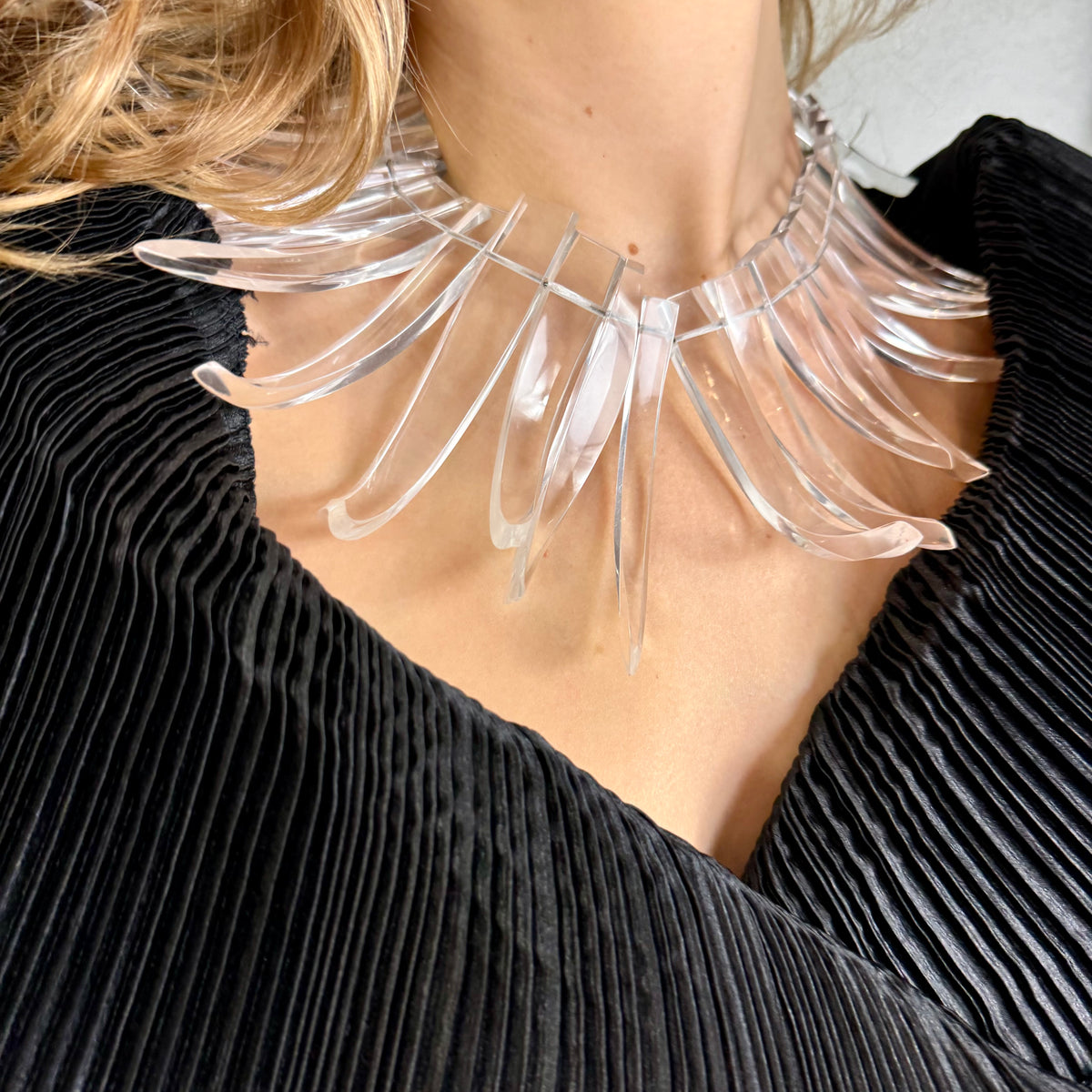 Cheney, Modernist perspex necklace – One Vintage
